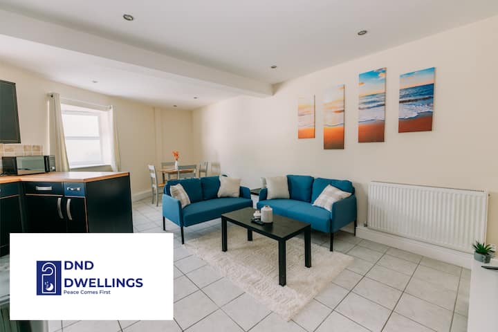 Lovely 2 Bed Flat Close To Harbour With Parking - Folkestone