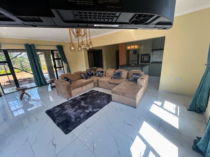 Epic House In The Heart Of Gweru
5 Bedrooms 6 Beds - Zimbabwe