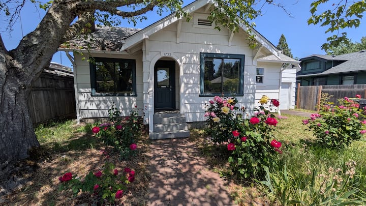 Brand New! The Cozy Cottage Near Downtown & U Of O - Eugene, OR