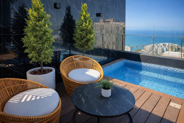 Elegante Dpto. Con Piscina Panorámica • Barranco - Lima