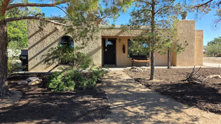 Home With Large Office Space. - Las Cruces, NM