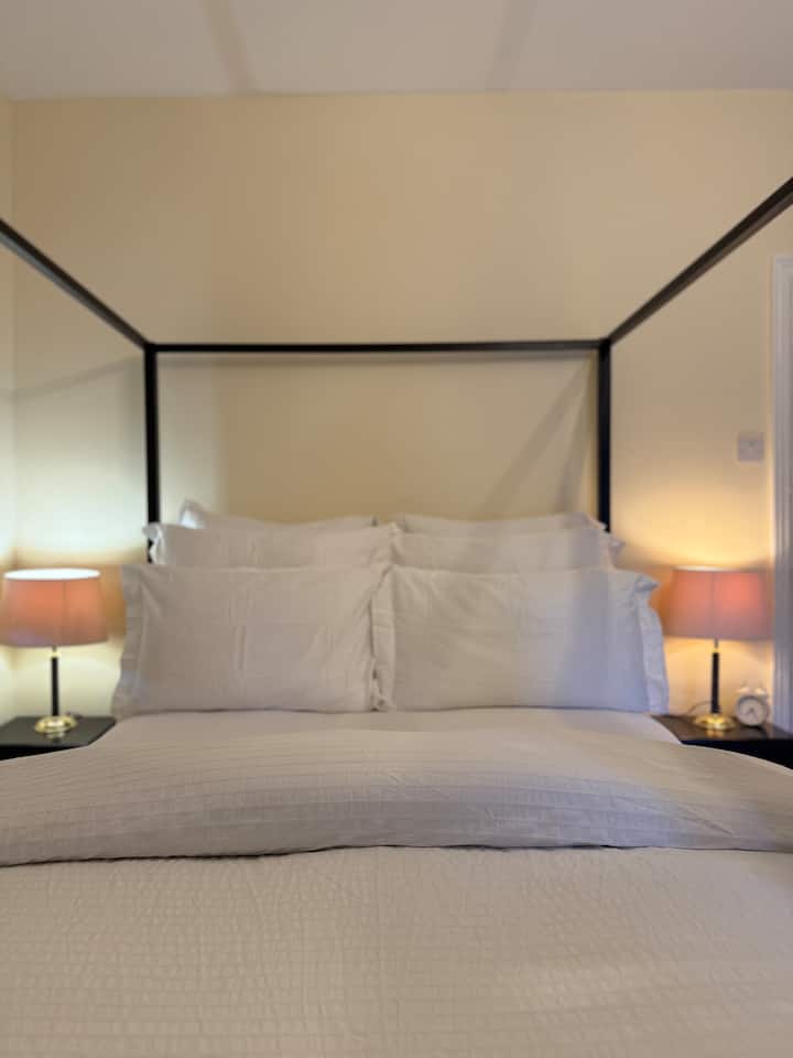 The Buttercup Suite (Blackpool Central) - Blackpool