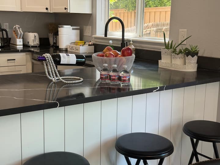 Central Denver Charming Kids Friendly Safe Home - 덴버