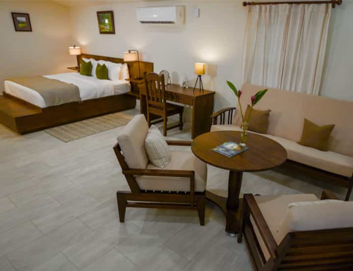 Roaring River Resort: King Suite - Belmopan
