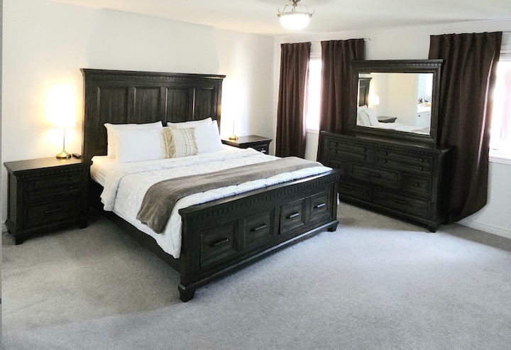 Modern 3br+2pr Retreat - Walk To Trails & Rec Cent - Brampton