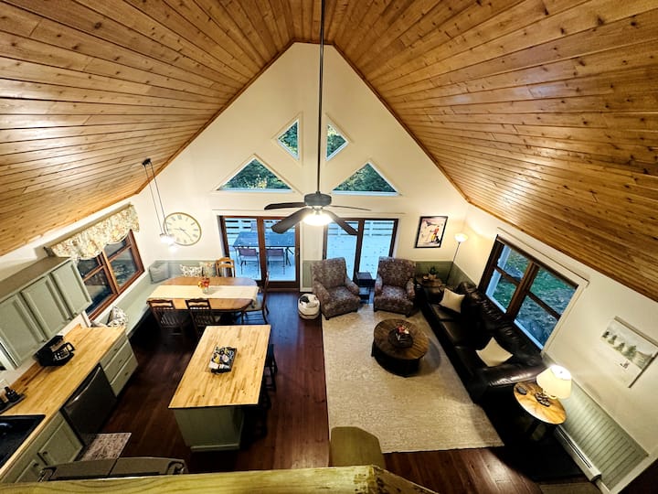 Enchanted Forest Brookside Cabin, - Conway, NH