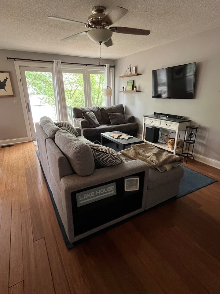 Family-friendly 5br Lake House + Private Beach - Center City, MN