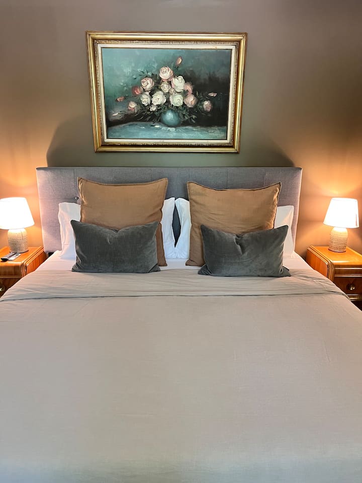 Frogsong House - King Suite - Duncan
