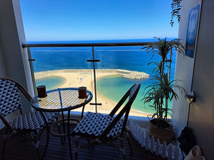 Newㆍ파도소리
      13층 풀오션뷰/해변1분/턴테이블/포차거리/일출맛집/퇴실:12시 - South Korea