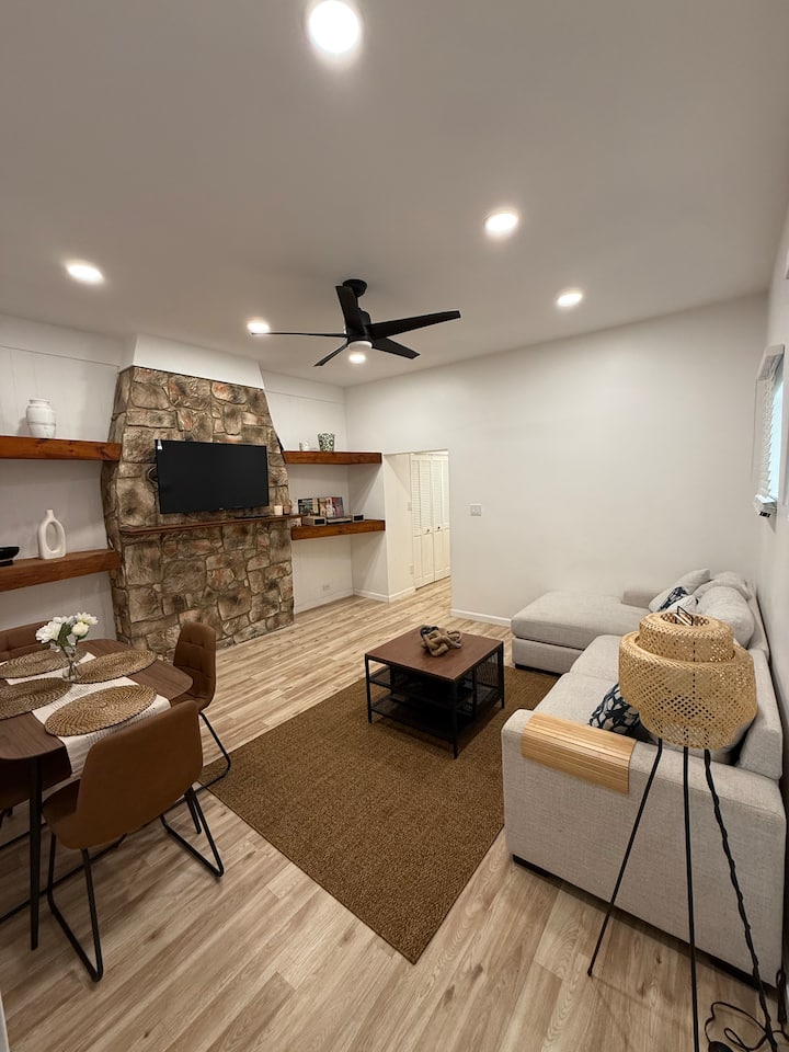 Chic City Apartment - Pittsburgh, PA