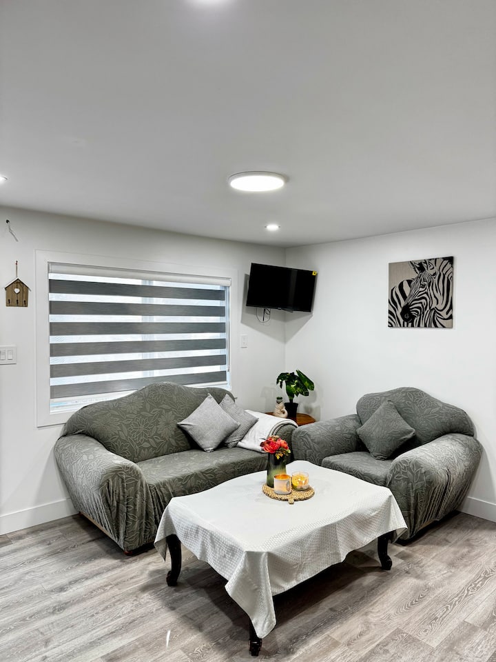 Stay Cozy In The Heart Of Abby - Abbotsford