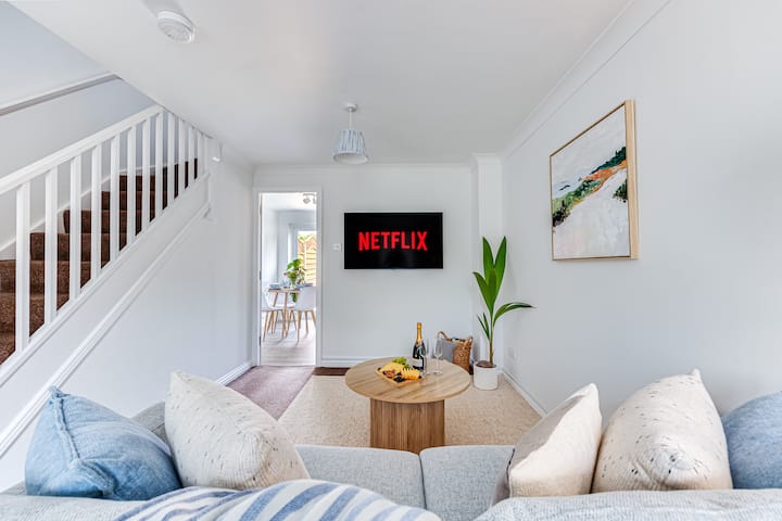 High-end Home W/ Ev Charger & Private Garden - Cranfield University