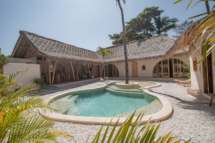 Unique 4 Bedrooms Villa - Gili Islands