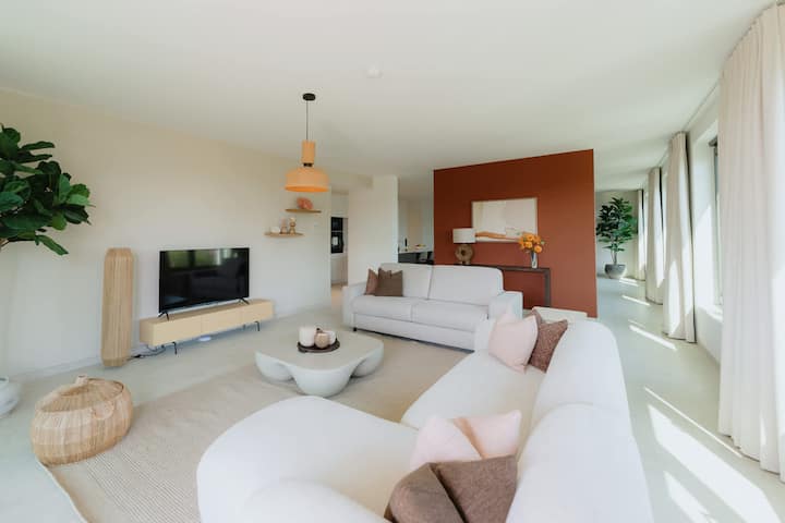 Large Apartment With Balcony, 3 Br And 2 Bathrooms - Anvers