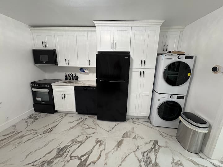 Queens Central Home - New York John F. Kennedy Airport (JFK)