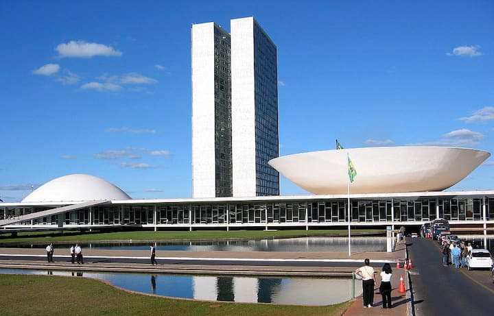 Brasília Centro Em 5 Min. - 2 Qts  Completo - Brasília