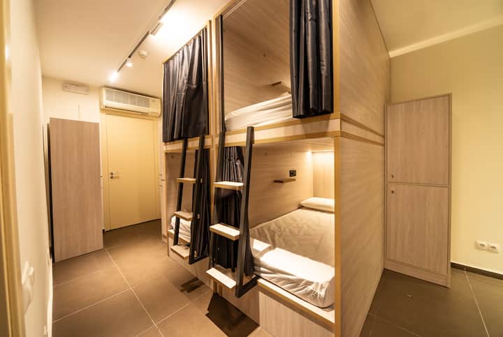 Solo Mujeres - Cama En Habitación Compartida Gg - Badalona