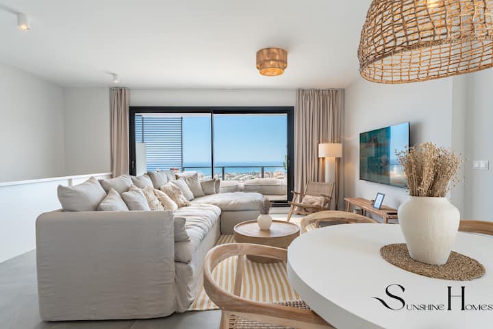 Luxury 3 Bed Mijas Villa, Sea View, Pool & Jacuzzi - Calahonda