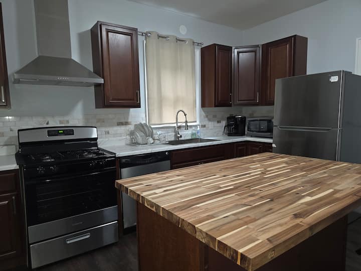 3br Townhouse Near Niagara Falls + Parking - Niagara Falls, NY