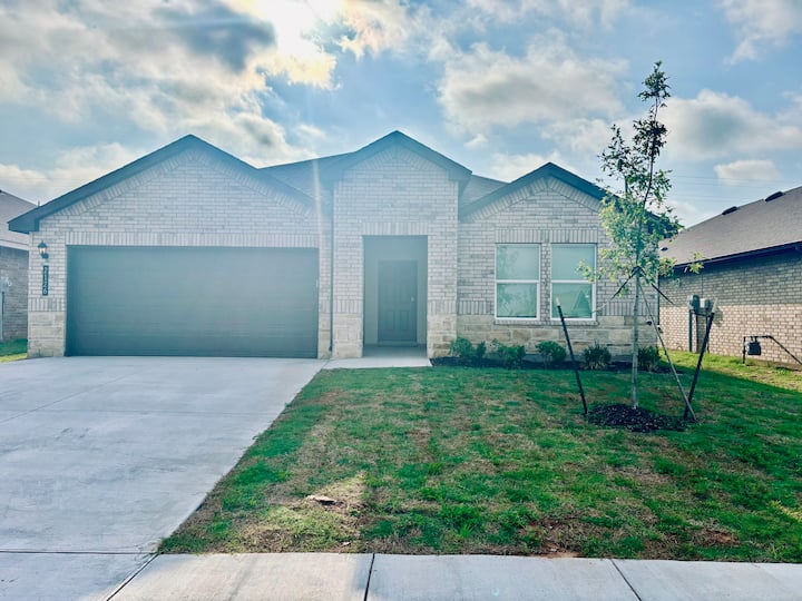 Brand New Home, 4 Beds Bison Ridge Retreat Ft Sill - Lawton, OK
