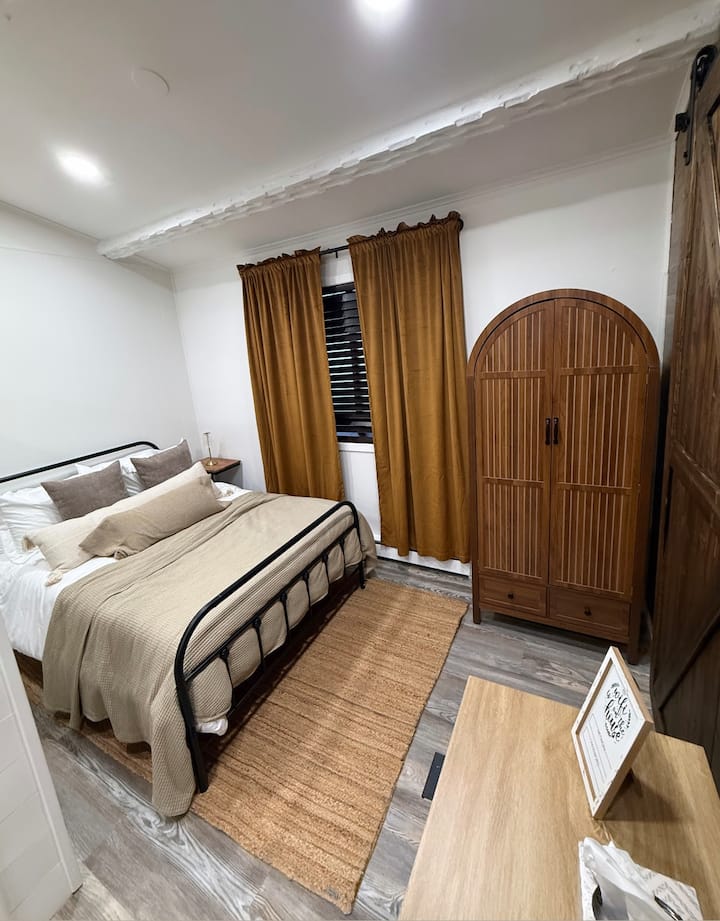Inspired“barn Style Hotel Suite” - Islandia, NY