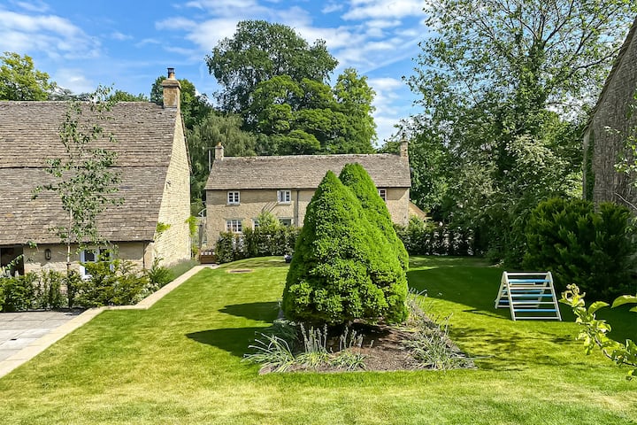 Stunning, Cosy Cotswolds House & Beautiful Garden - Bibury