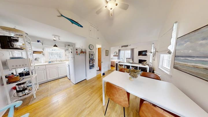Brewster -Studio Cottage - Great Spot! (Ccp 121) - Breakwater Beach, Brewster