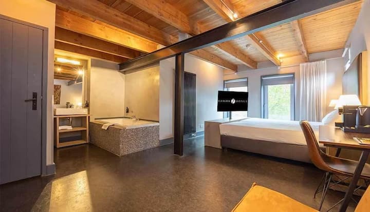 Historic Escape With Garden, Bar, And Café Access - Coevorden