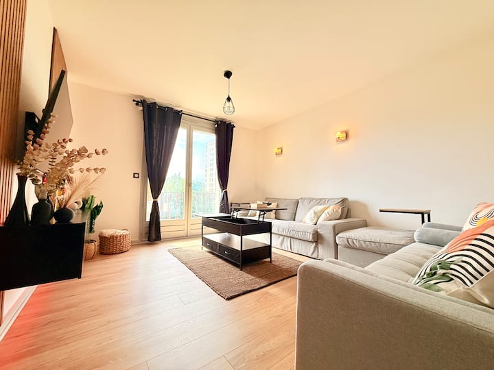 Maison Rénové 10 Prsn | Parking Privée & Balcon - Besançon
