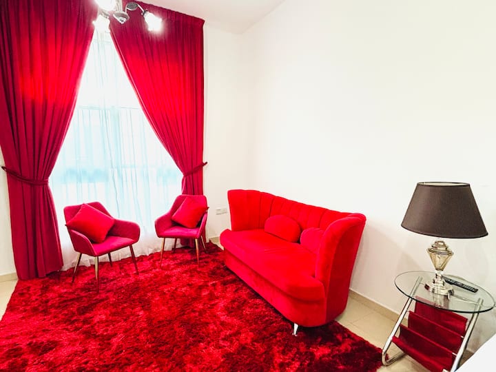 Vista Luxury Home With Parking - Sharjah