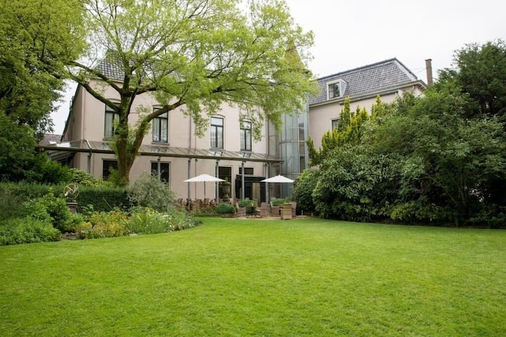 Unwind In Style: Classic Room, Elegance & Calm - Leeuwarden