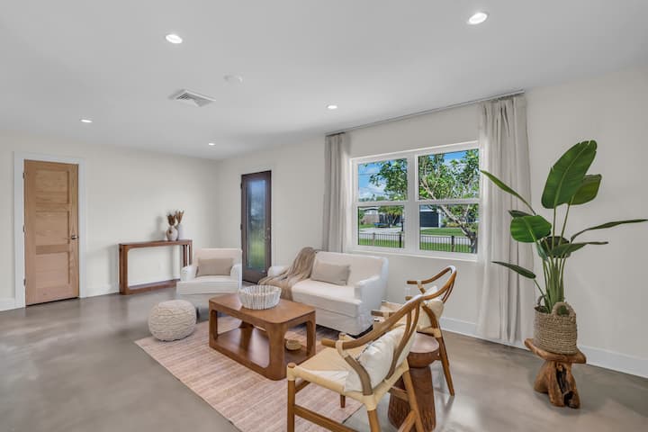 Near Downtown And Country Club - Fort Myers, FL