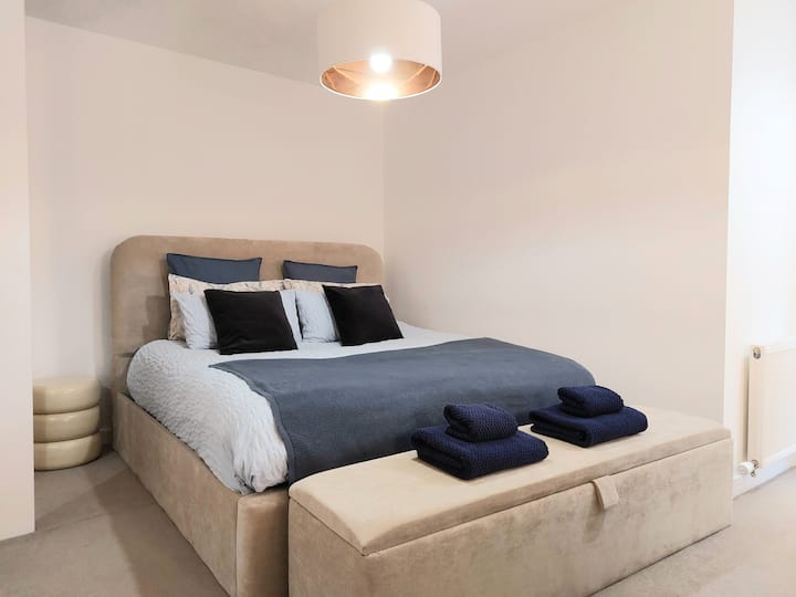 Flat On Regents Canal By Victoria Park In London - Queen Mary University of London