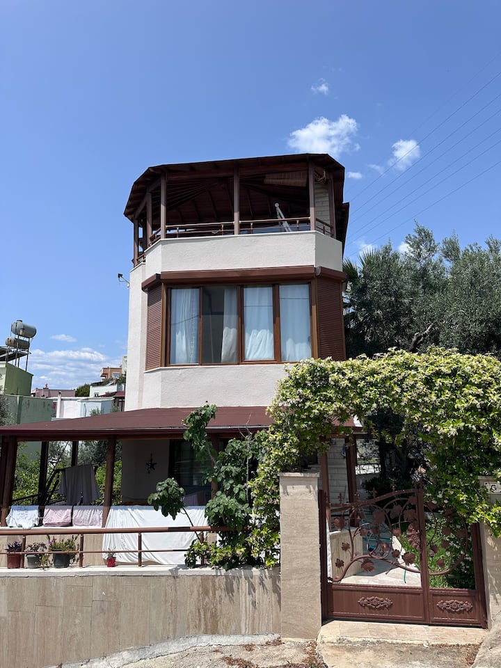 Altınoluk’ta 3 Katlı Villa - Altinoluk