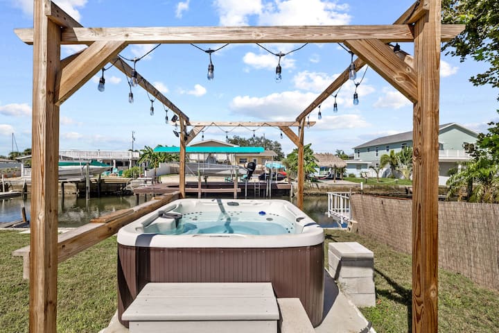 Waterfront W/ Dock & Jacuzzi Dogs Ok - Hudson, FL