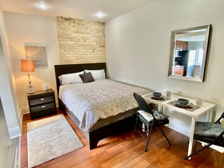 Beautiful Private Waterfront Apt - Toronto