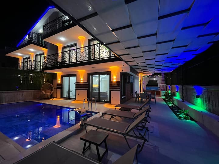 Fethiye Villa Yakamoz(2)korunaklı
Otomatik Pergole - Fethiye