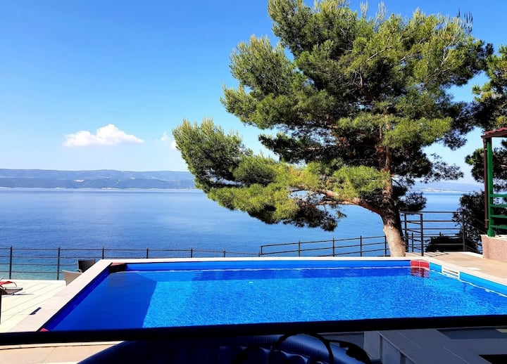 Beachfront Studio With Pool - Omiš