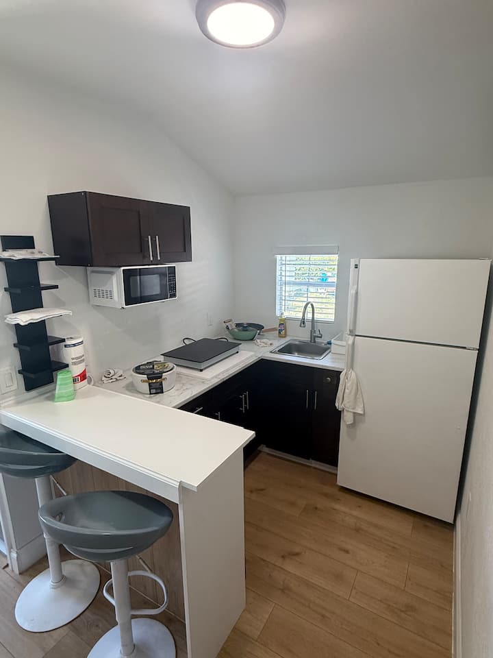 Vintage & Miami - Miami Gardens, FL