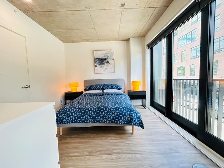 Large 1 Bedroom +Juliet Balcony! - Portland, OR