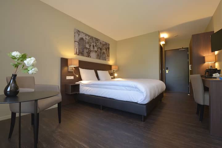 Short Drive To National Park, Onsite Dining! - 's-Hertogenbosch