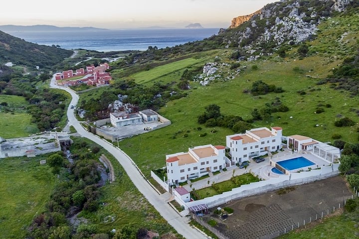 Iris Good Life 1 : Mountain Apt, Pool & Beach 600m - Tarifa