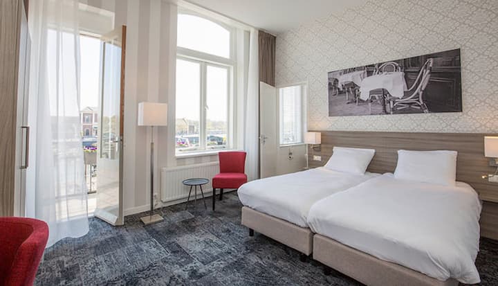 Scenic Stay Near Beaches! Free Breakfast! - Middelburg
