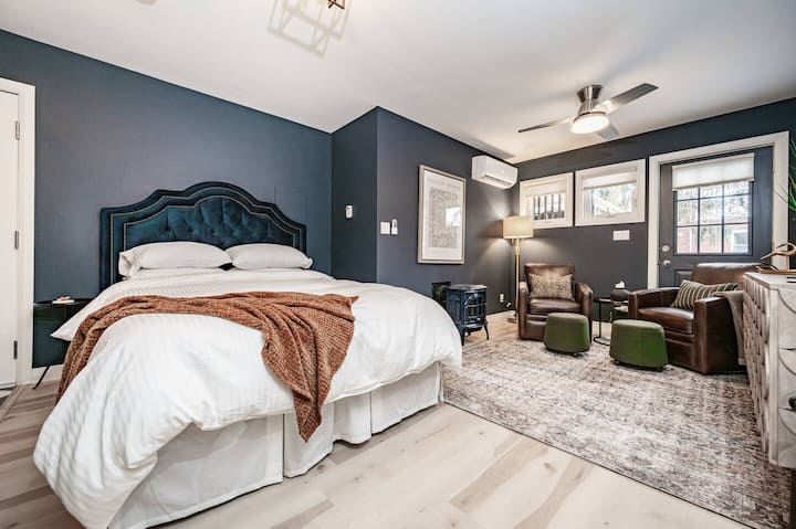 The Velvet Fern: Luxurious Hideaway In Elora - Fergus
