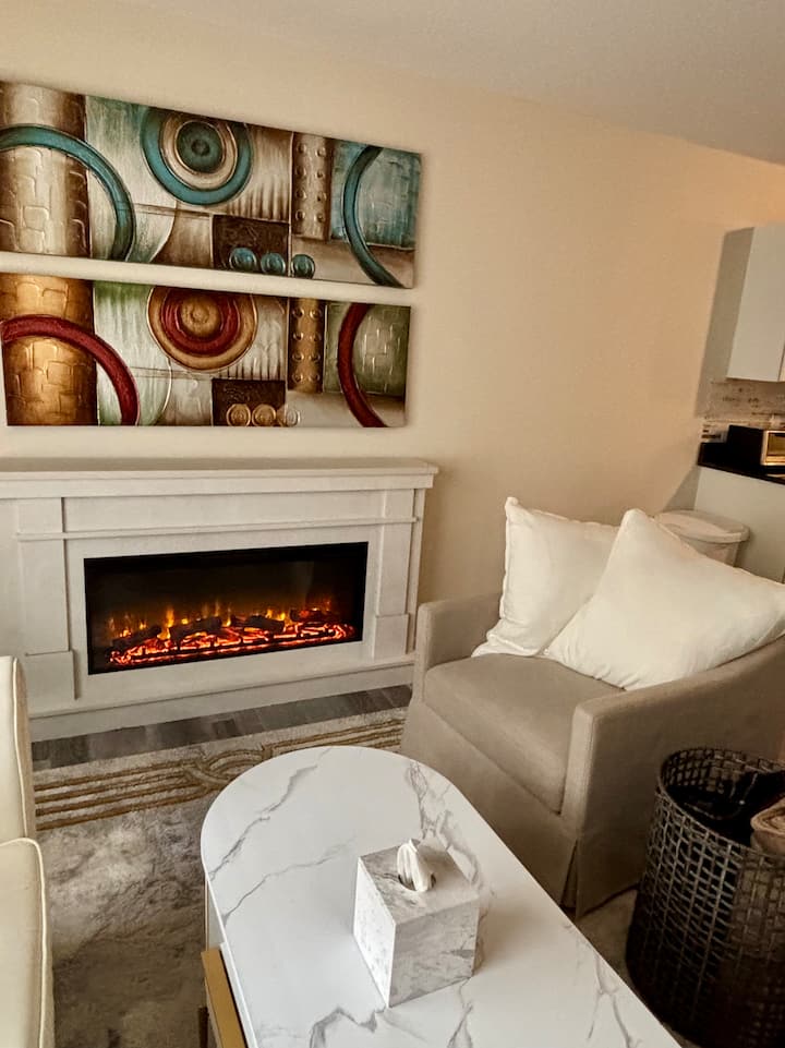 Modern Comfort In A Cozy 3-bedroom Home - Bavaria, KS