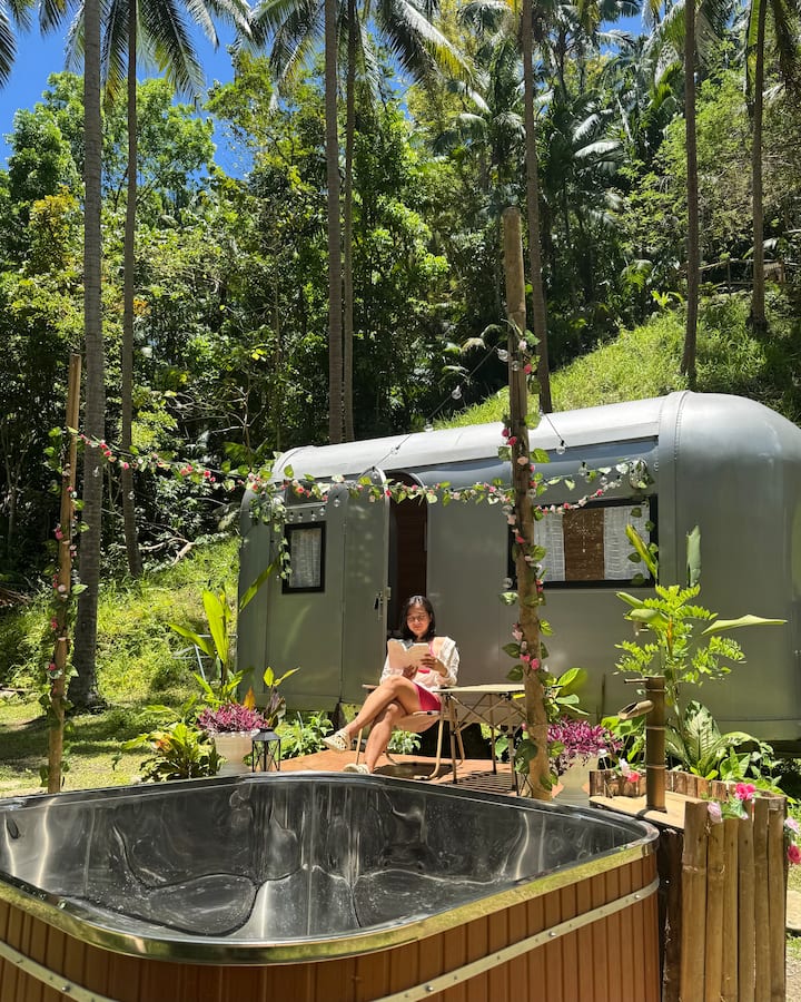 Vintage Trailer In A Jungle + Pool & Near Stream 1 - Lazi
