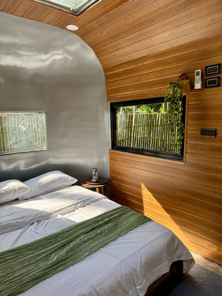Vintage Trailer Serene Jungle Retreat W Starlink 1 - Lazi