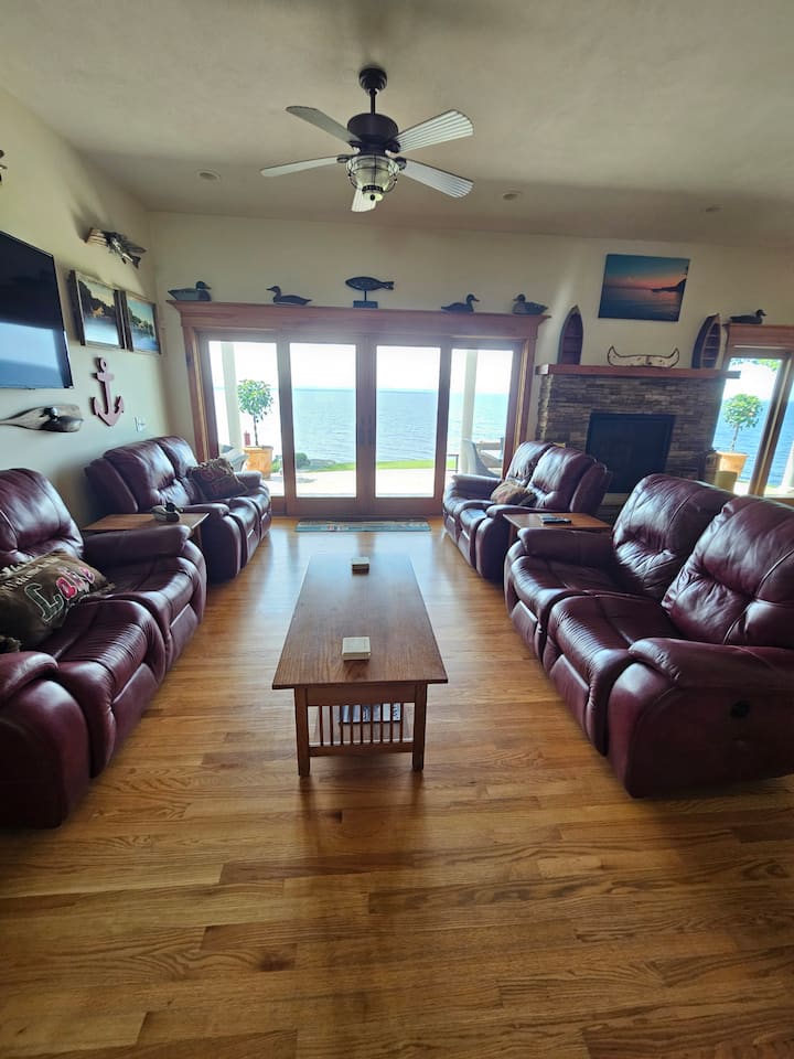 Beautiful 5 Bedroom Lake House On Oneida Lake. - Sylvan Beach, NY
