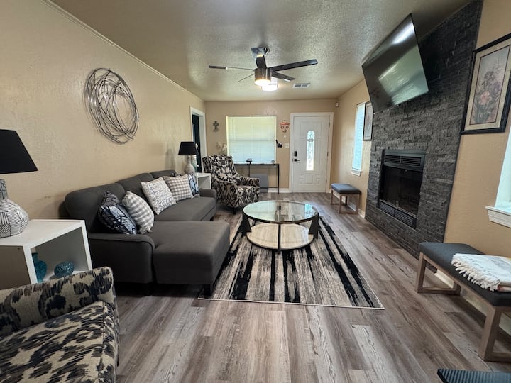 Stylish Cleanhome~minutes To Downtown &Fairgrounds - Oklahoma City, OK