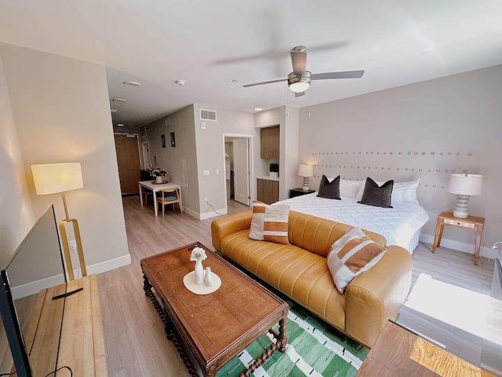 Newport Studio|lux Studio King Bed - Newport Beach, CA